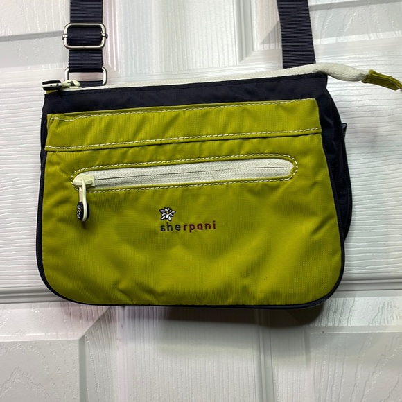 Sherpani | Bags | Sherpani Green Black Zoom Small Crossbody Bag W Lots ...